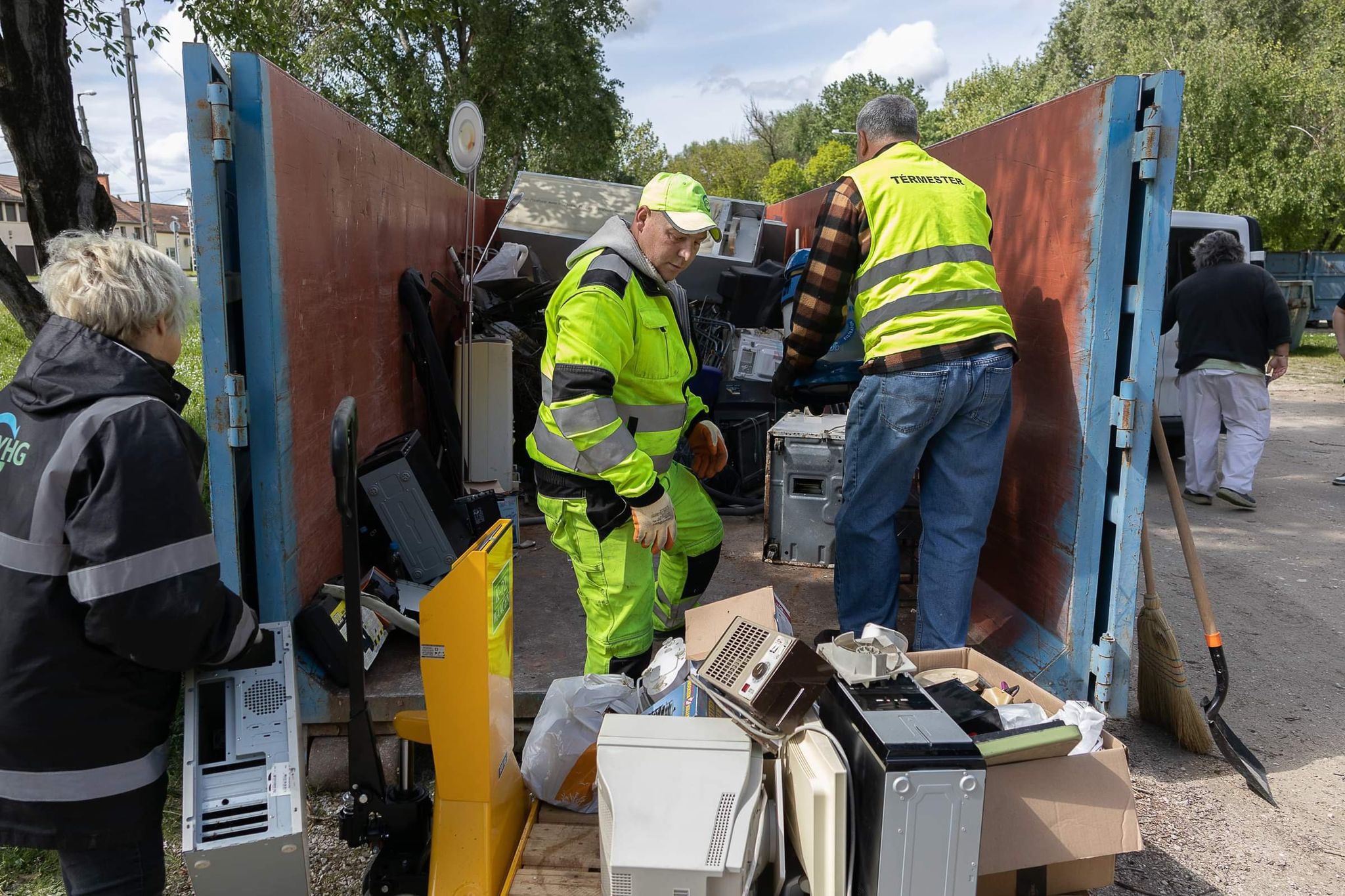 Kihelyezett hulladékudvar Győr-Újváros 05.18. - GYHG Győri ...