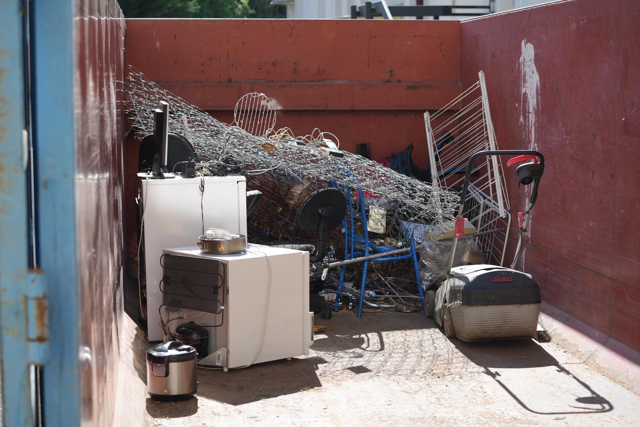 Kihelyzett hulladékudvar Győr Pinnyéden 04.20. - GYHG Győri ...